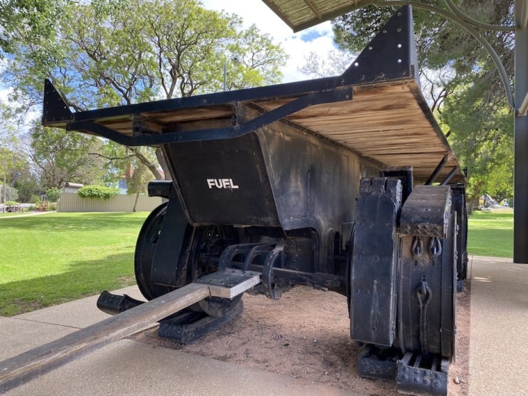 Big Lizzie Red Cliffs A Colossal Victorian Curiosity big-lizzie-red-cliffs-a-colossal-victorian-curiosity